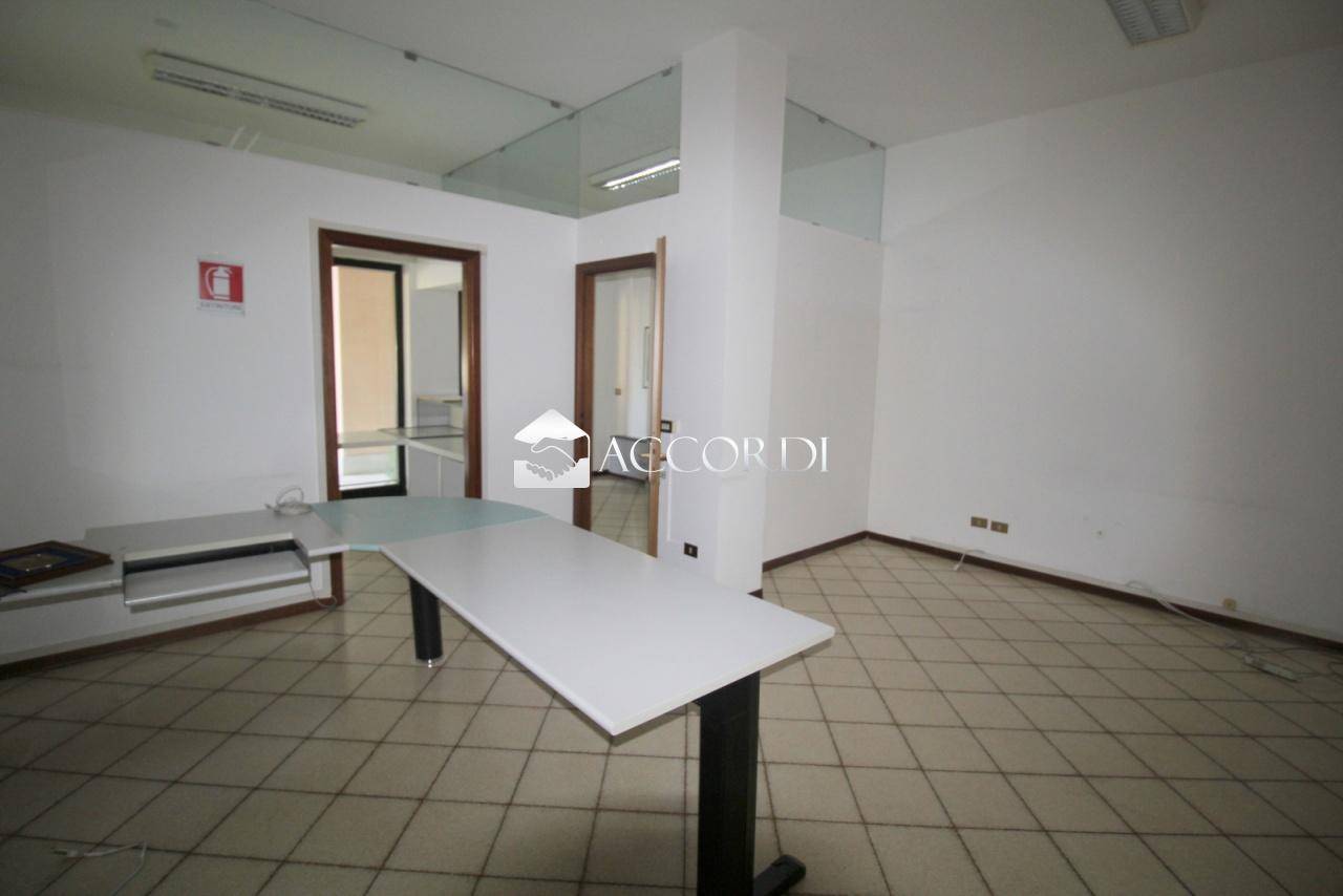 Locale commerciale in Vendita