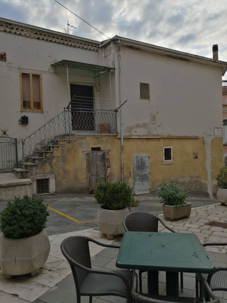 Trilocale piazza Filippo Montesi 6, Barile