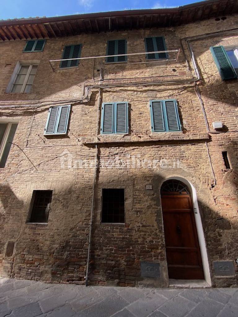 Quadrilocale via del Pignattello 5, Lizza - Camollia, Siena
