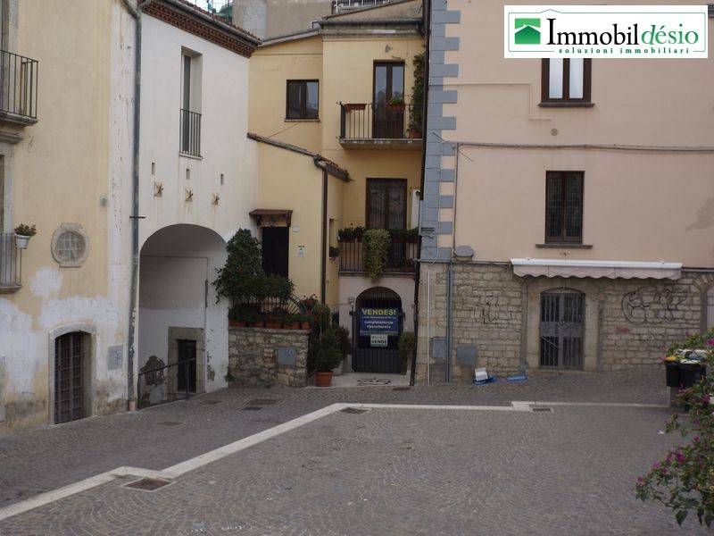 Locale commerciale in Vendita