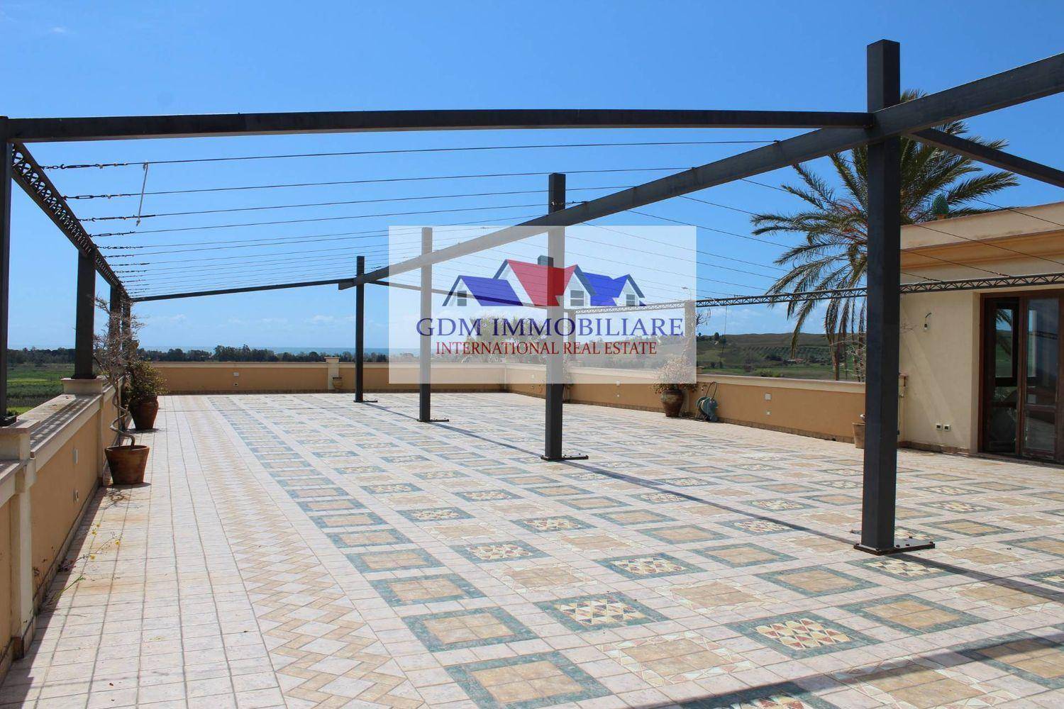 Locale commerciale in Vendita