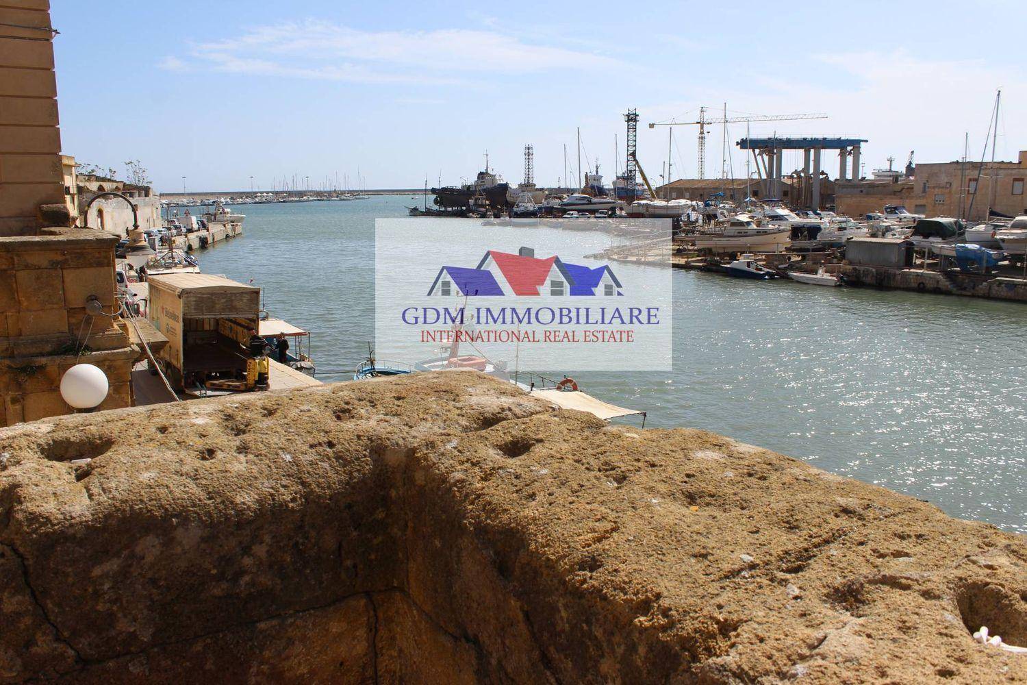 Locale commerciale in Vendita