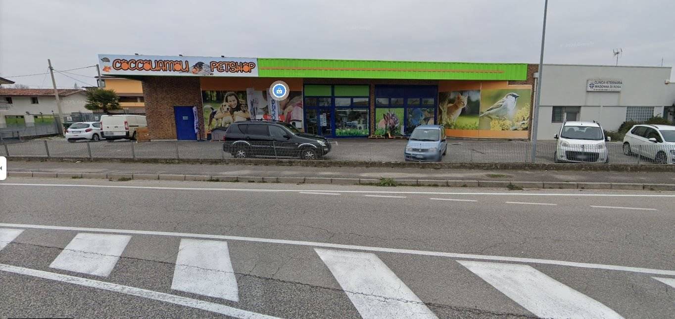 Locale commerciale in Vendita