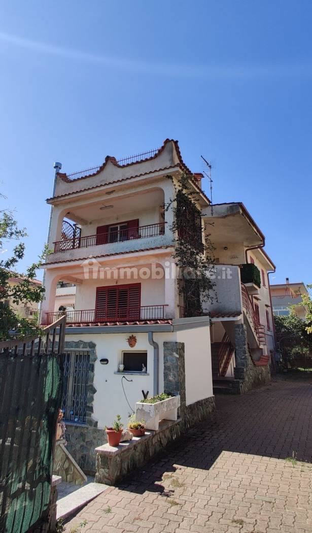 Trilocale via Giosuè Carducci 11, Montepaone