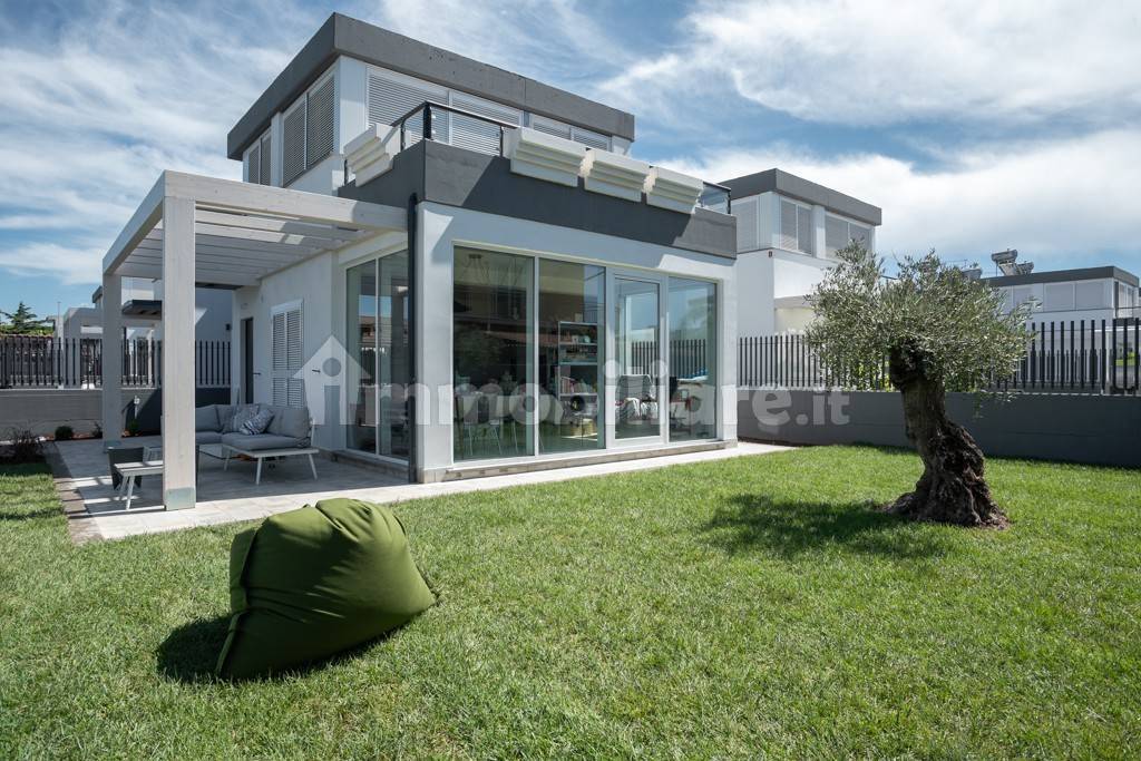 Villa a schiera via Alfredo Grandidier 61, Castel di Leva, Roma