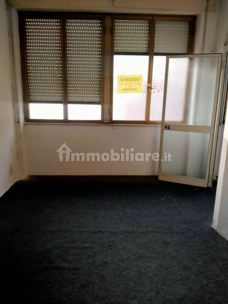 Locale commerciale in Vendita