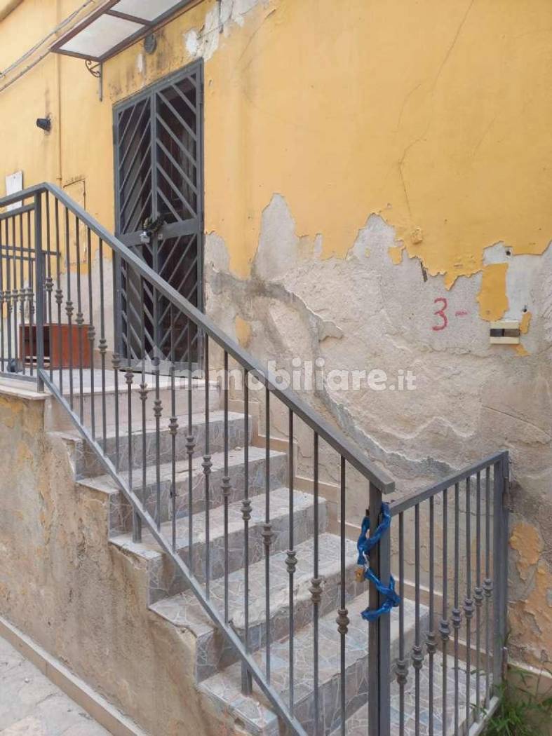 Appartamento vicolo Amerigo Vespucci 3-7, Centro, Canosa di Puglia