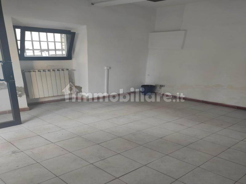 Locale commerciale in Vendita