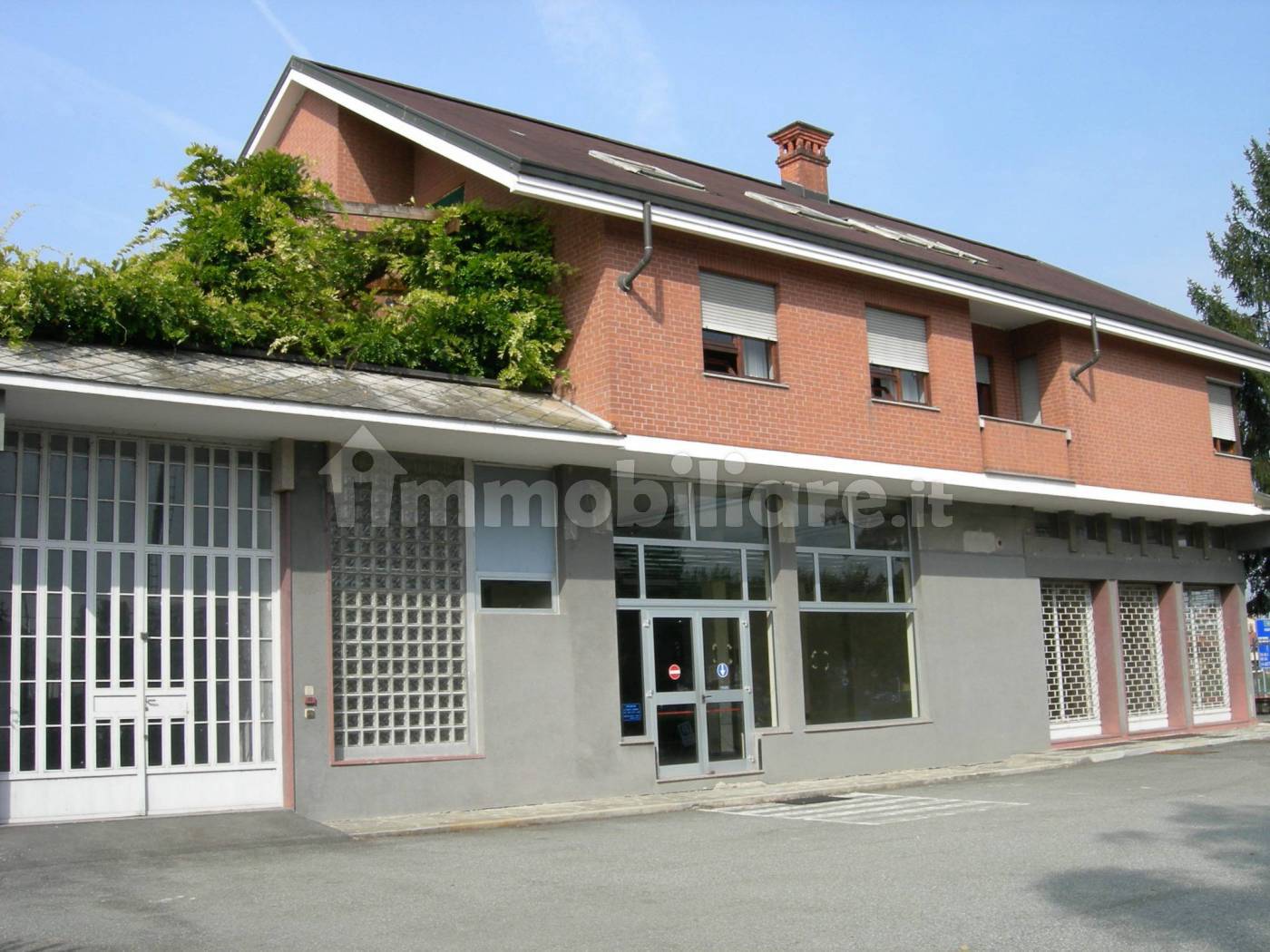 Locale commerciale in Vendita