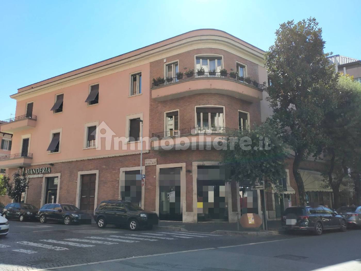 Locale commerciale in Vendita