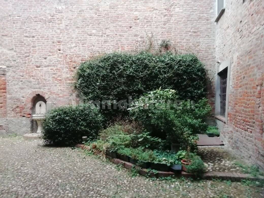 Trilocale via Teodolinda 17, Centro Storico, Pavia