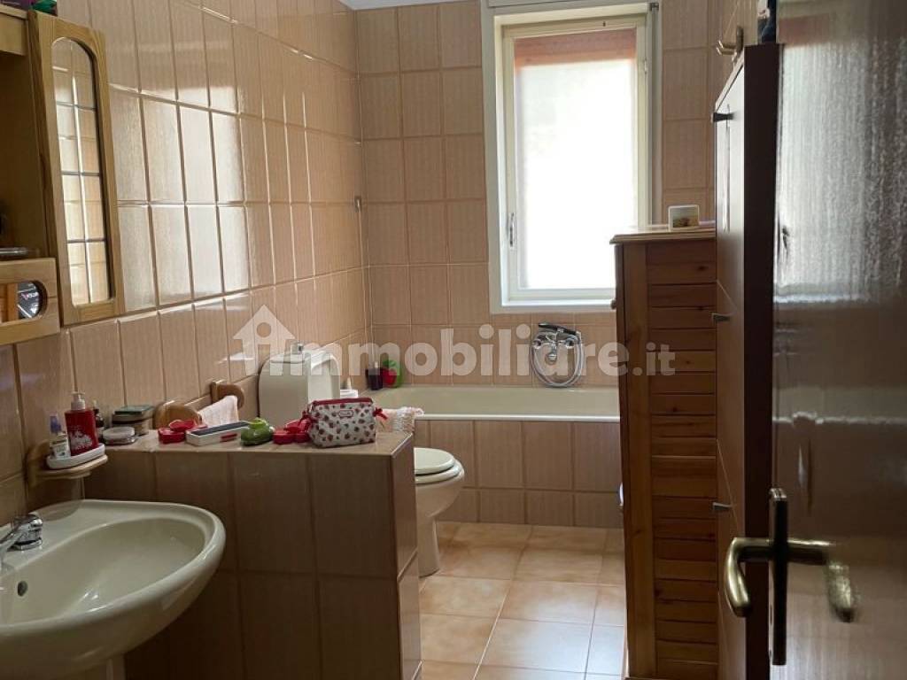 Vendita Appartamento Regalbuto. Trilocale in via Amaselo 8. Buono stato ...
