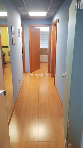 Locale commerciale in Vendita