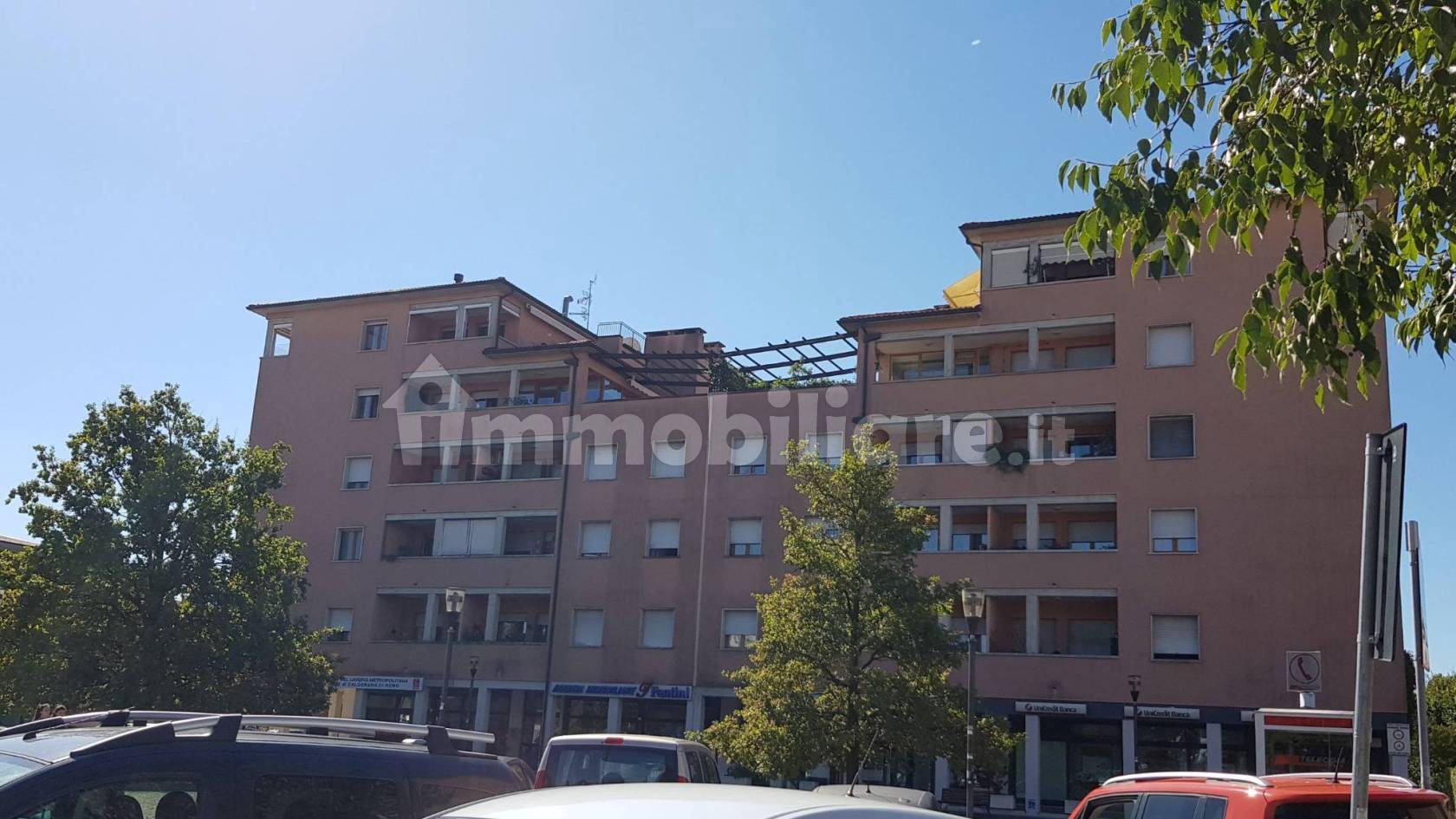 Locale commerciale in Vendita