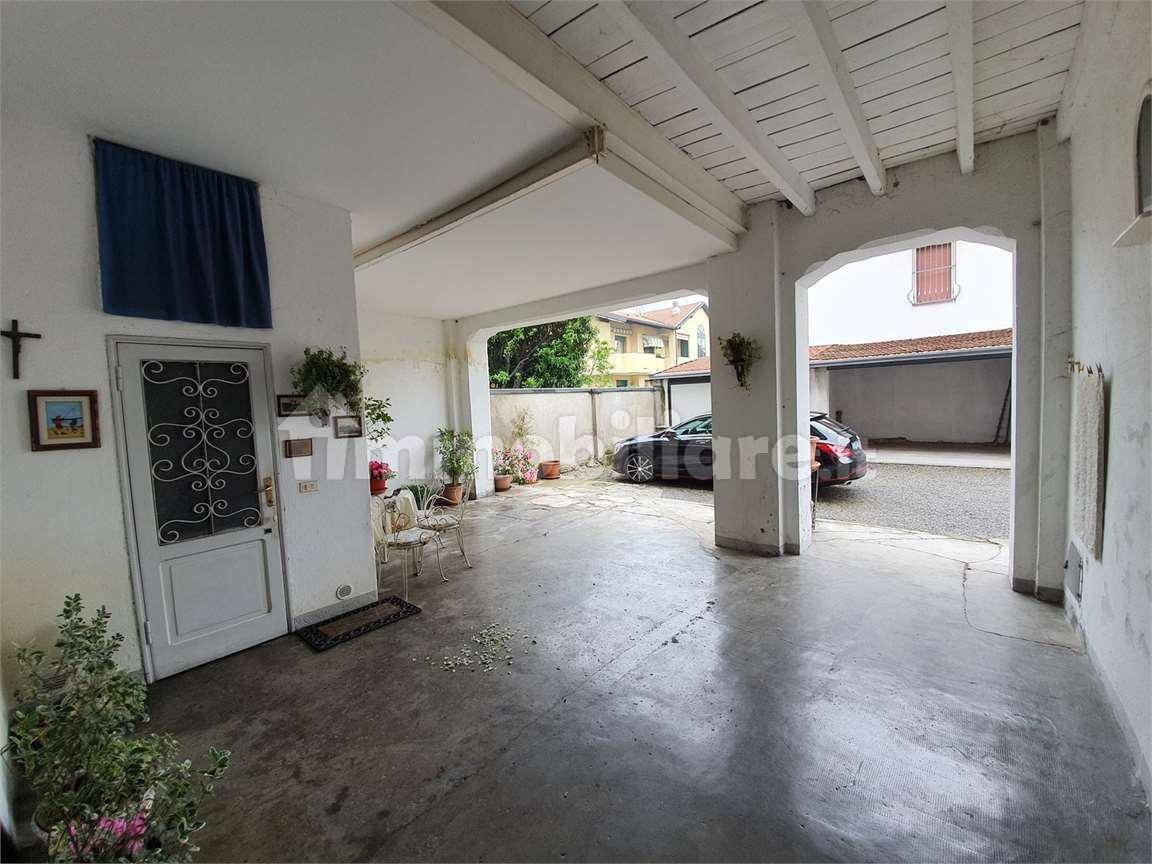 Appartamento via Vittorio Veneto, Centro, Turate