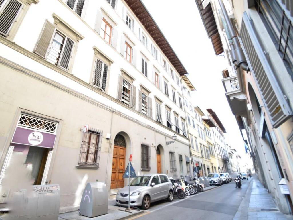 Affitto Appartamento Firenze. Trilocale in via degli Alfani 57. Buono ...