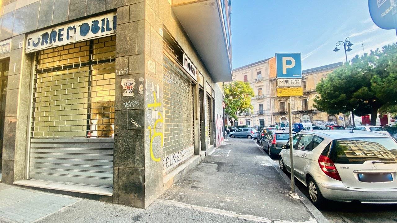 Locale commerciale in Vendita