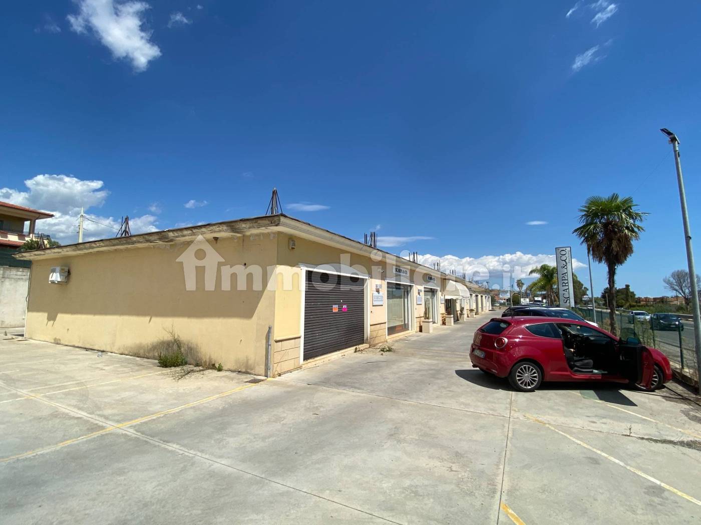 Locale commerciale in Vendita