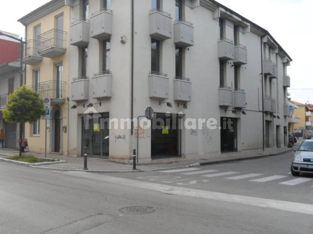 Locale commerciale via Filippo Turati 29, San Benedetto del Tronto, Rif ...