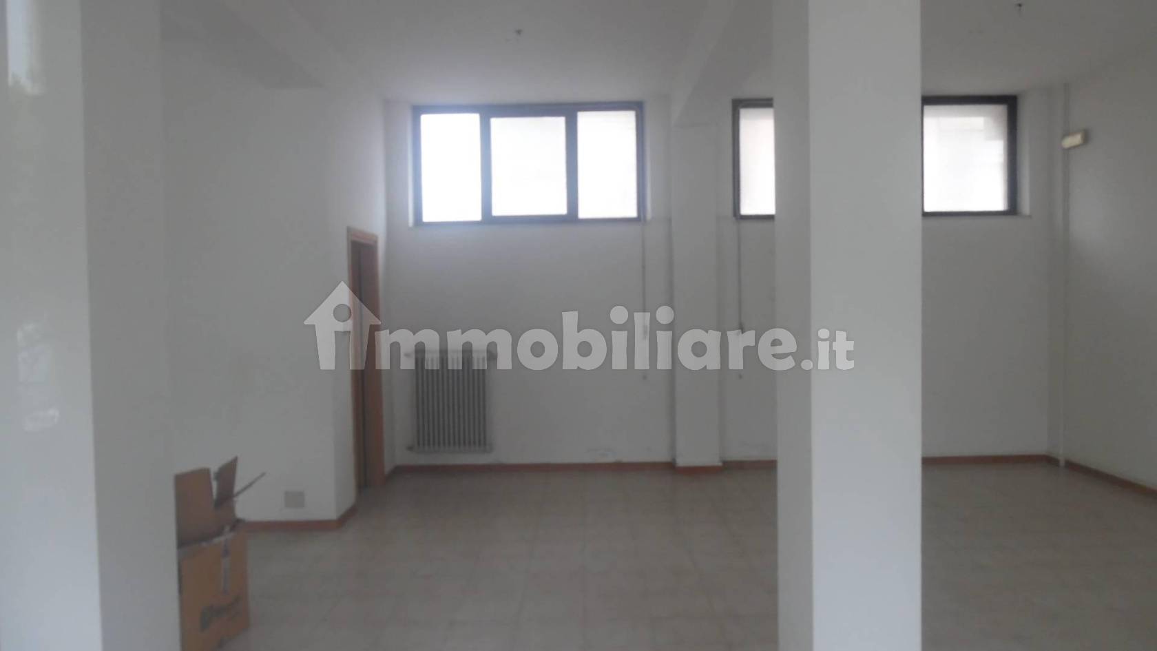 Locale commerciale in Vendita