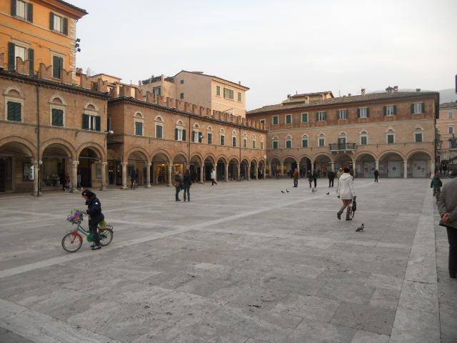 Quadrilocale piazza della viola, Ascoli Piceno