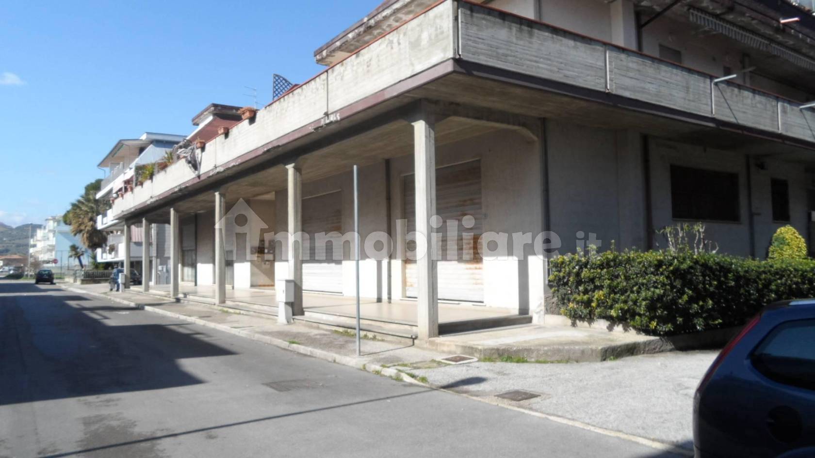 Locale commerciale in Vendita