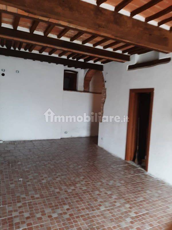 Locale commerciale in Vendita