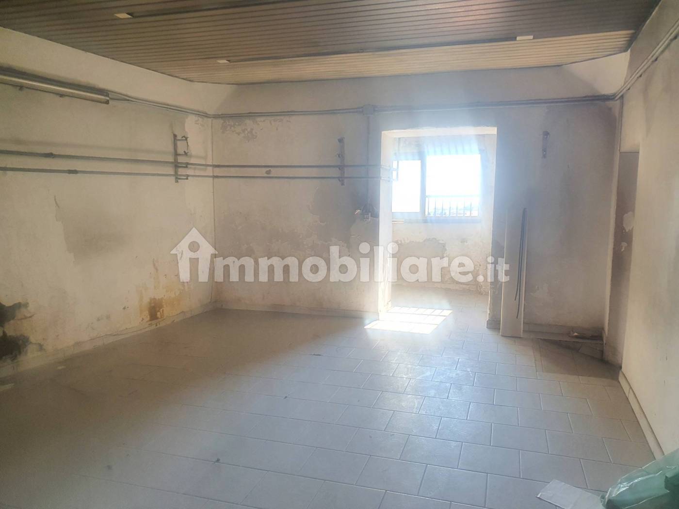 Locale commerciale in Vendita