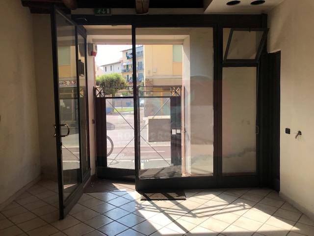 Locale commerciale in Vendita