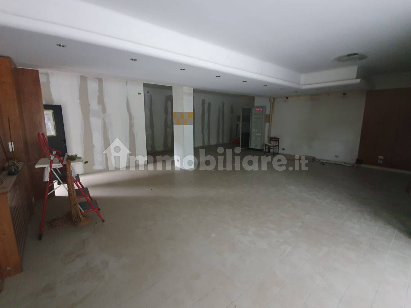 Locale commerciale in Vendita