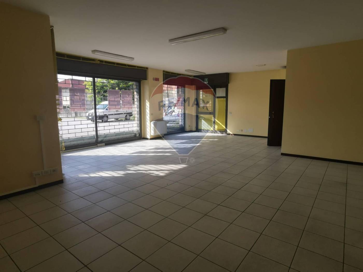 Locale commerciale in Vendita