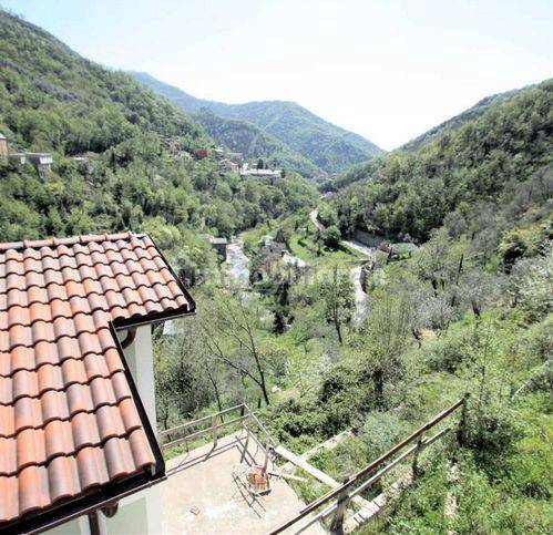 Villa unifamiliare, nuova, 120 m², Salto Chiesa, Avegno