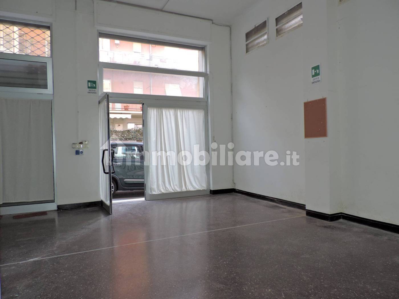 Locale commerciale in Vendita