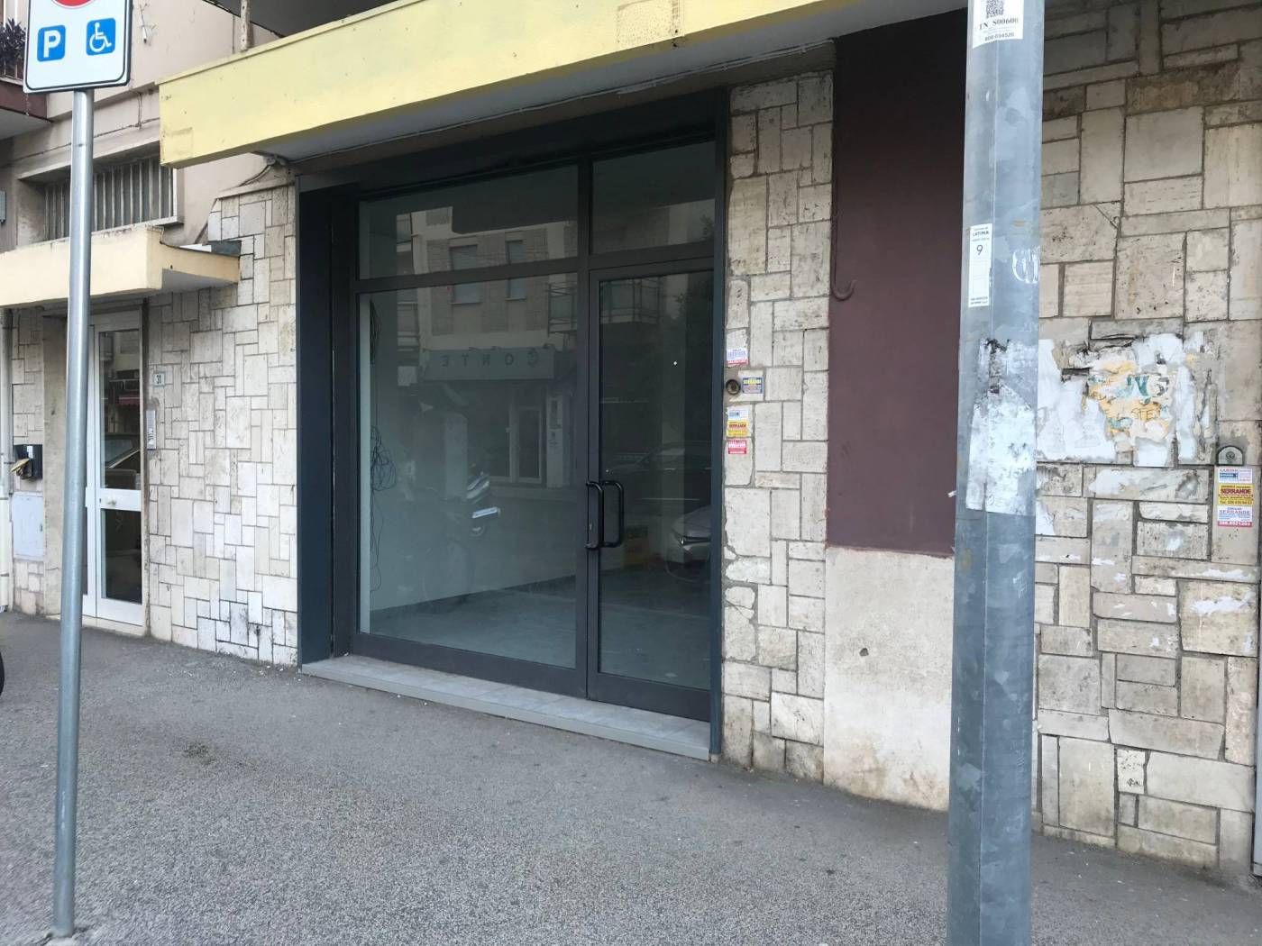 Locale commerciale in Vendita