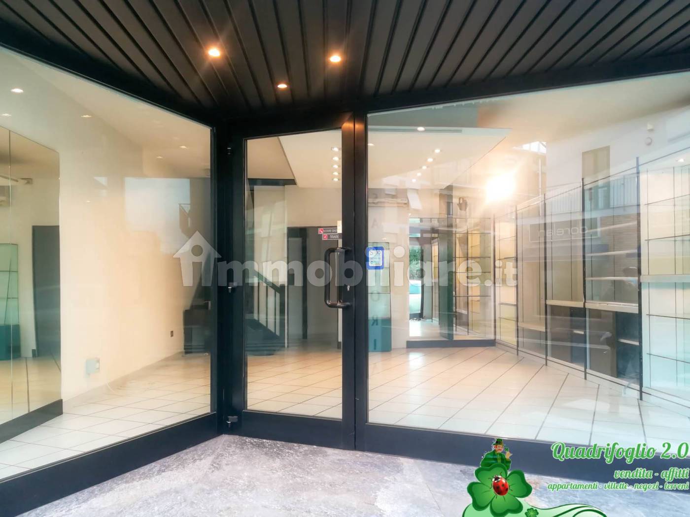 Locale commerciale in Vendita