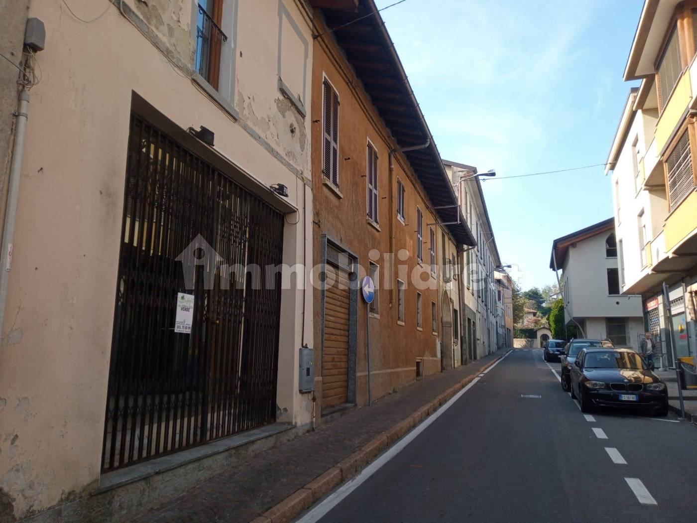 Locale commerciale in Vendita