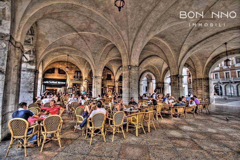 Locale commerciale in Vendita