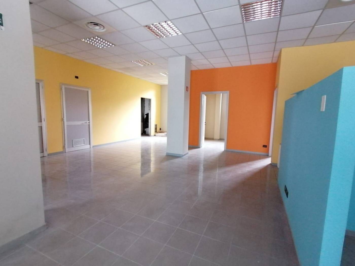 Locale commerciale in Vendita