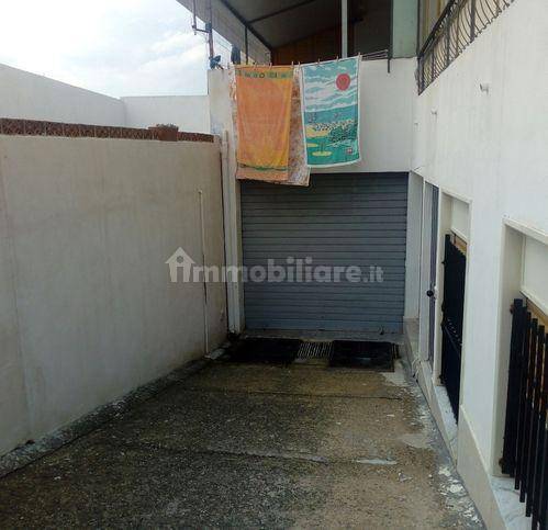 Locale commerciale in Vendita