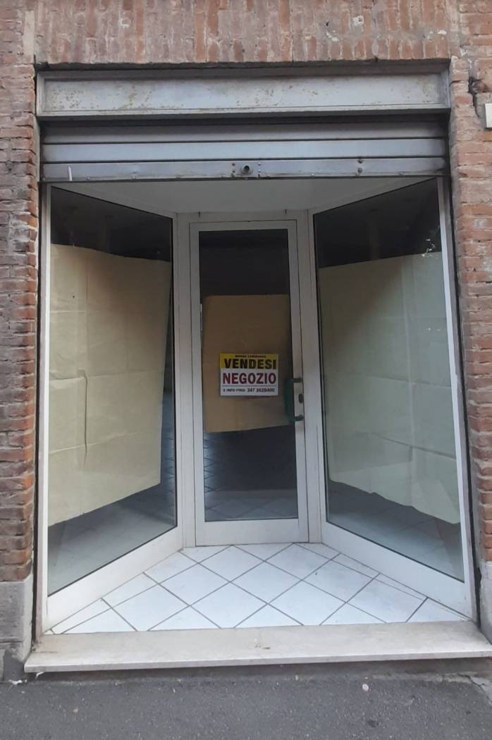 Locale commerciale in Vendita