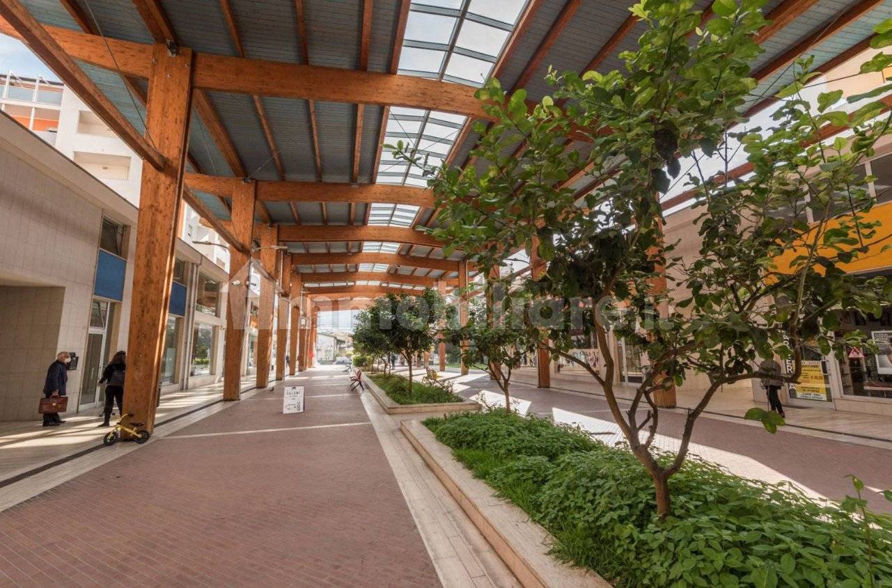 Locale commerciale in Vendita