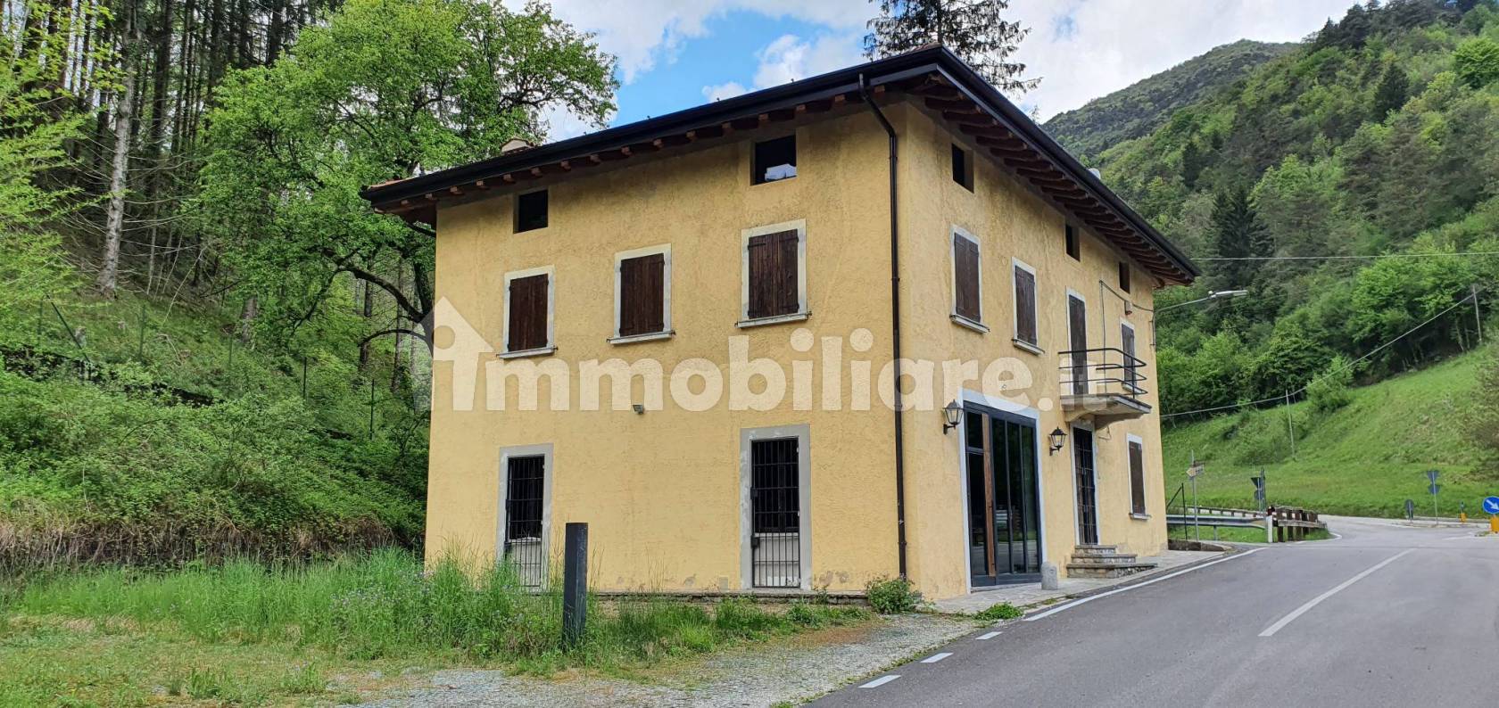 Locale commerciale in Vendita