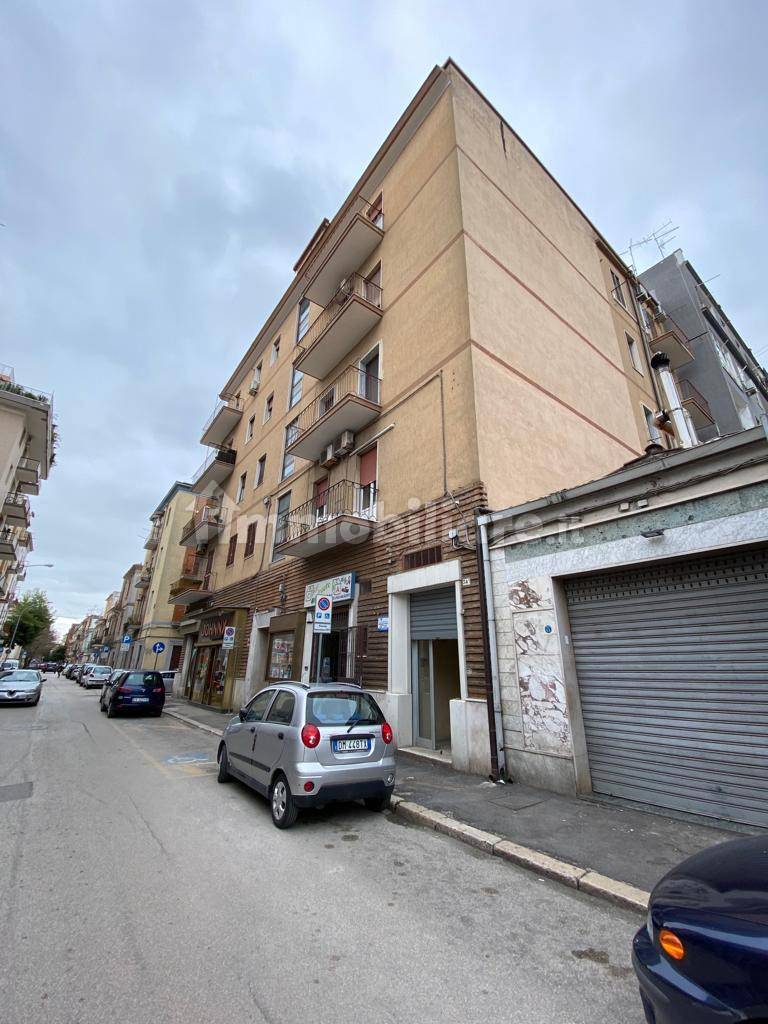 Locale commerciale in Vendita