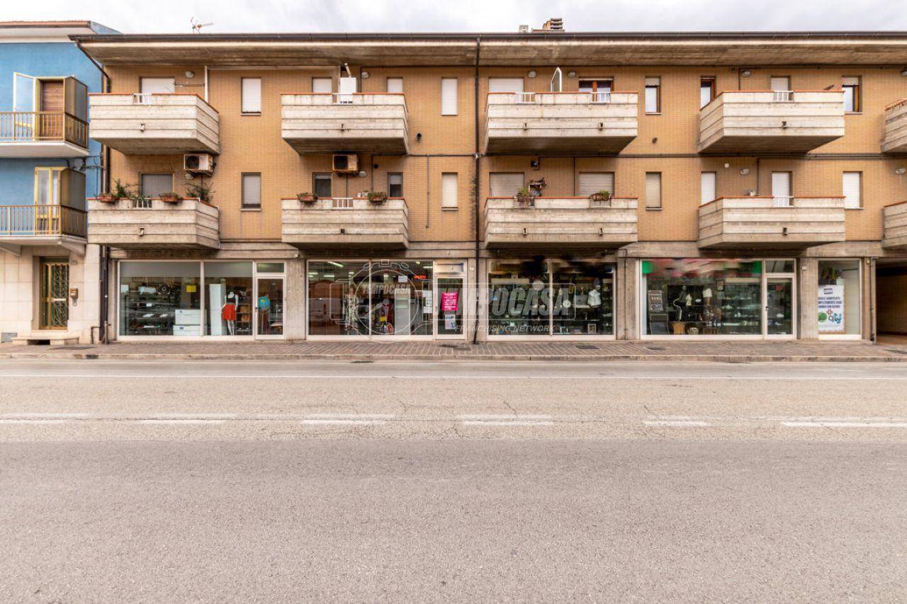 Locale commerciale in Vendita