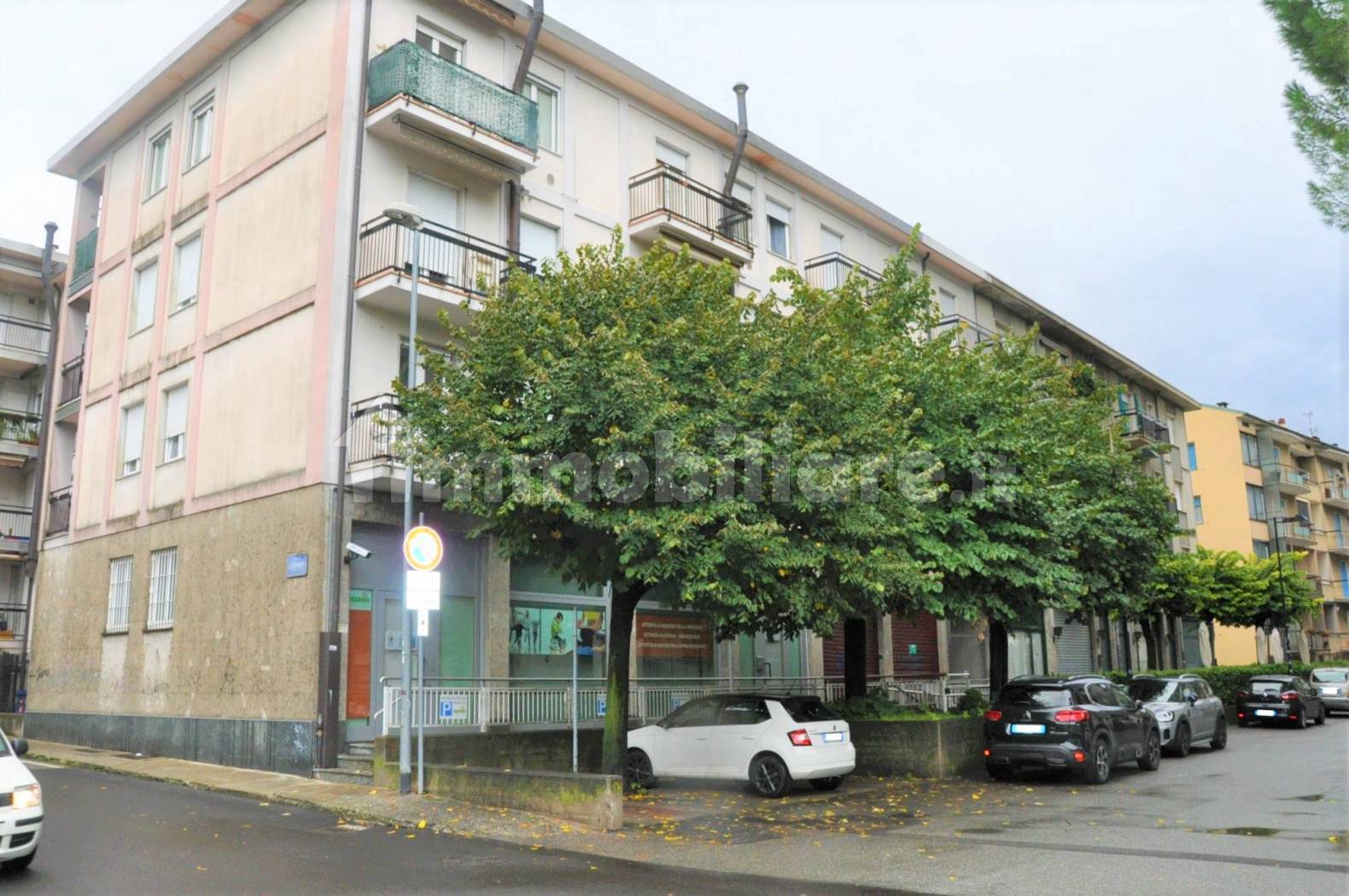 Locale commerciale in Vendita