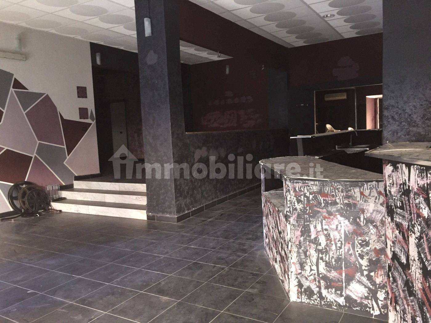 Locale commerciale in Vendita