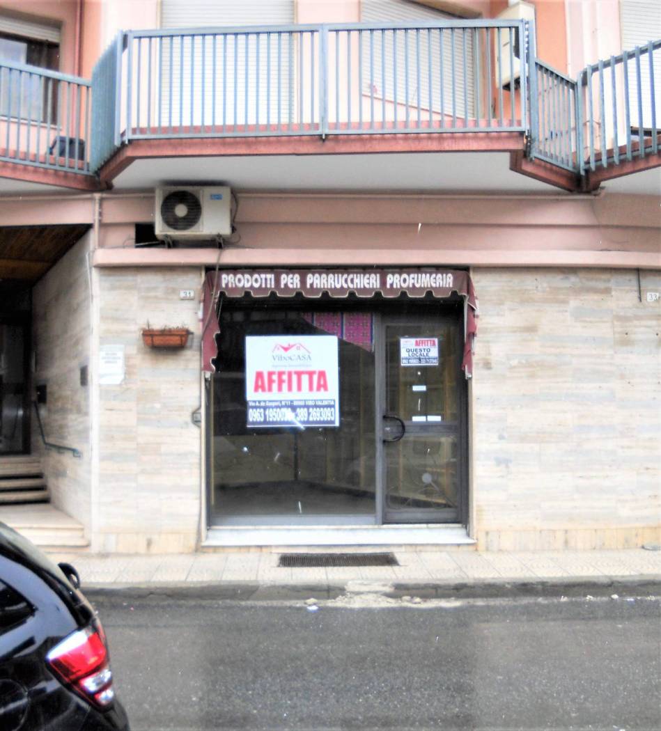 Locale commerciale in Vendita