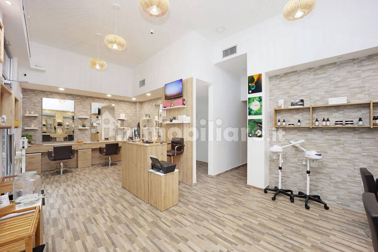 Locale commerciale in Vendita