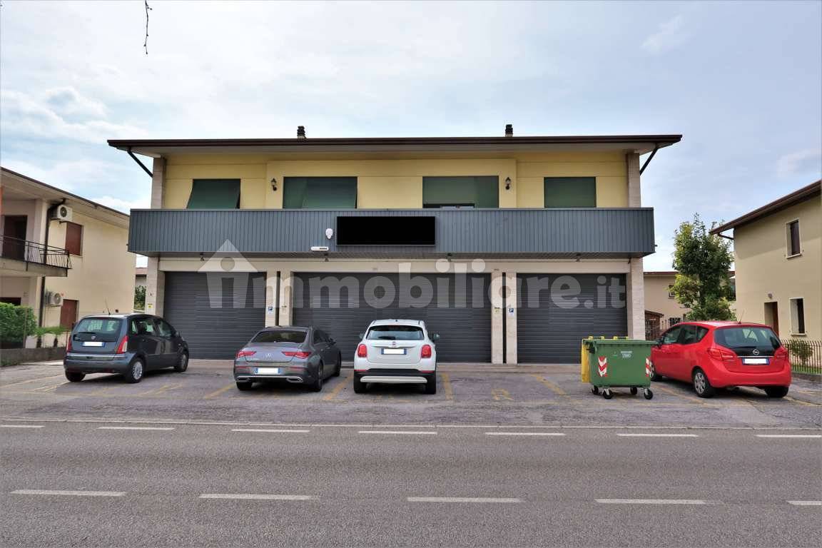 Locale commerciale con laboratorio in Vendita