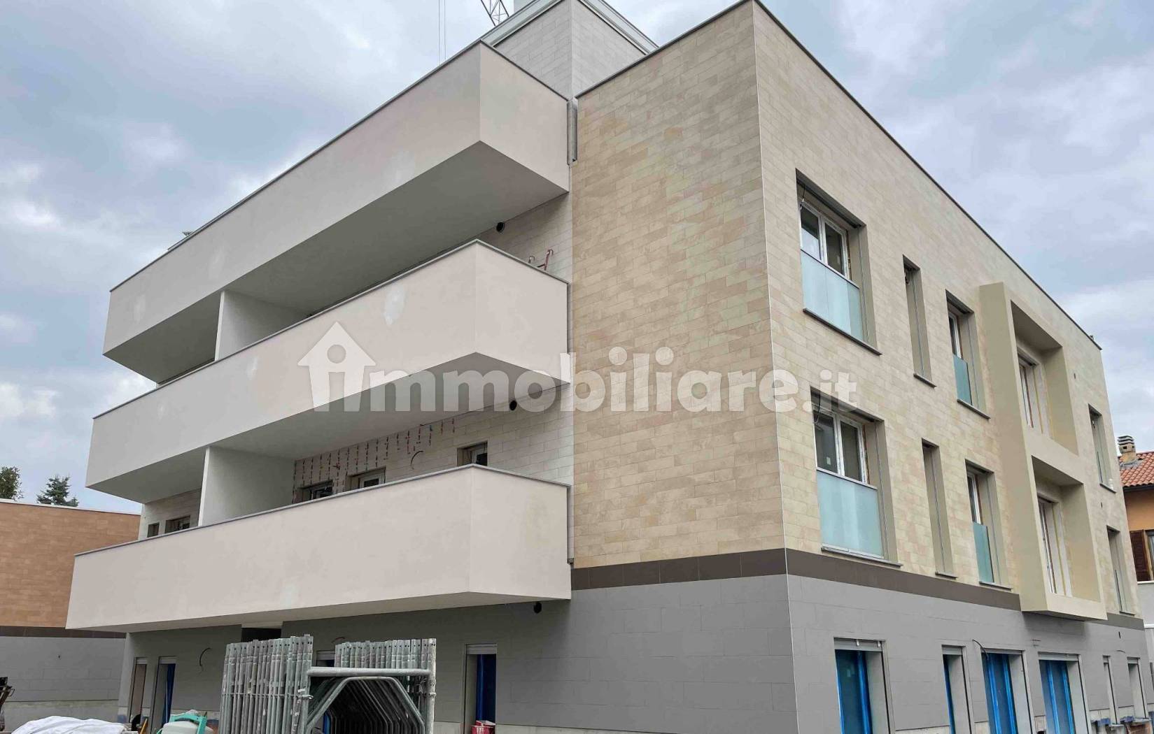 Trilocale piazza Rosa Scolari 7, Trenno, Milano